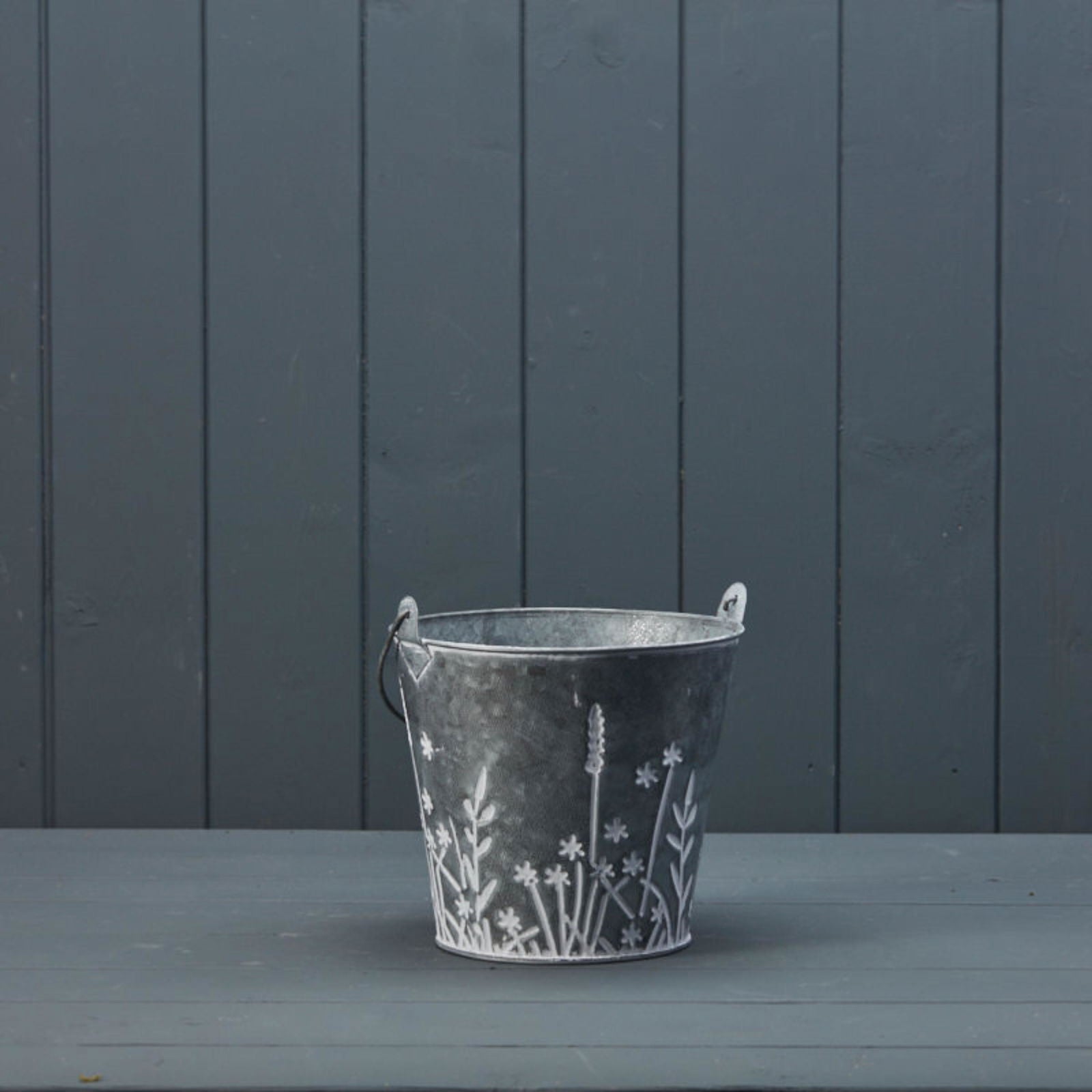 Meadow Design Bucket Planter for Outdoor Decor